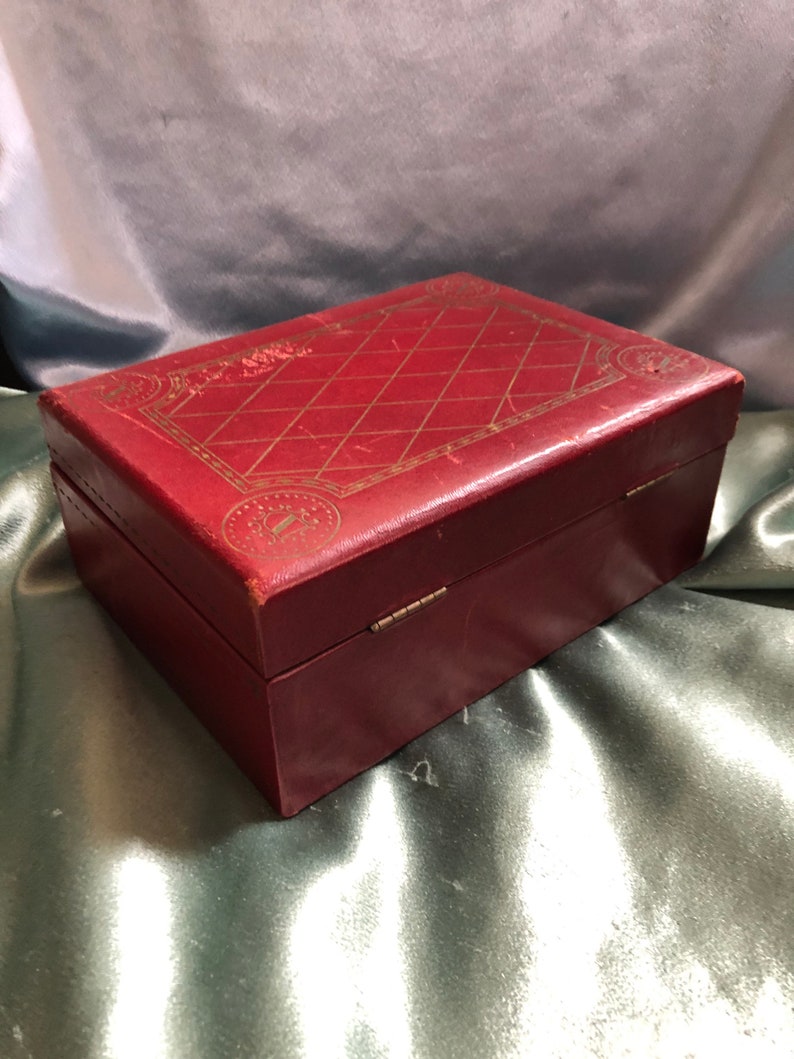 Small Vintage Jewelry Box With Key - Etsy