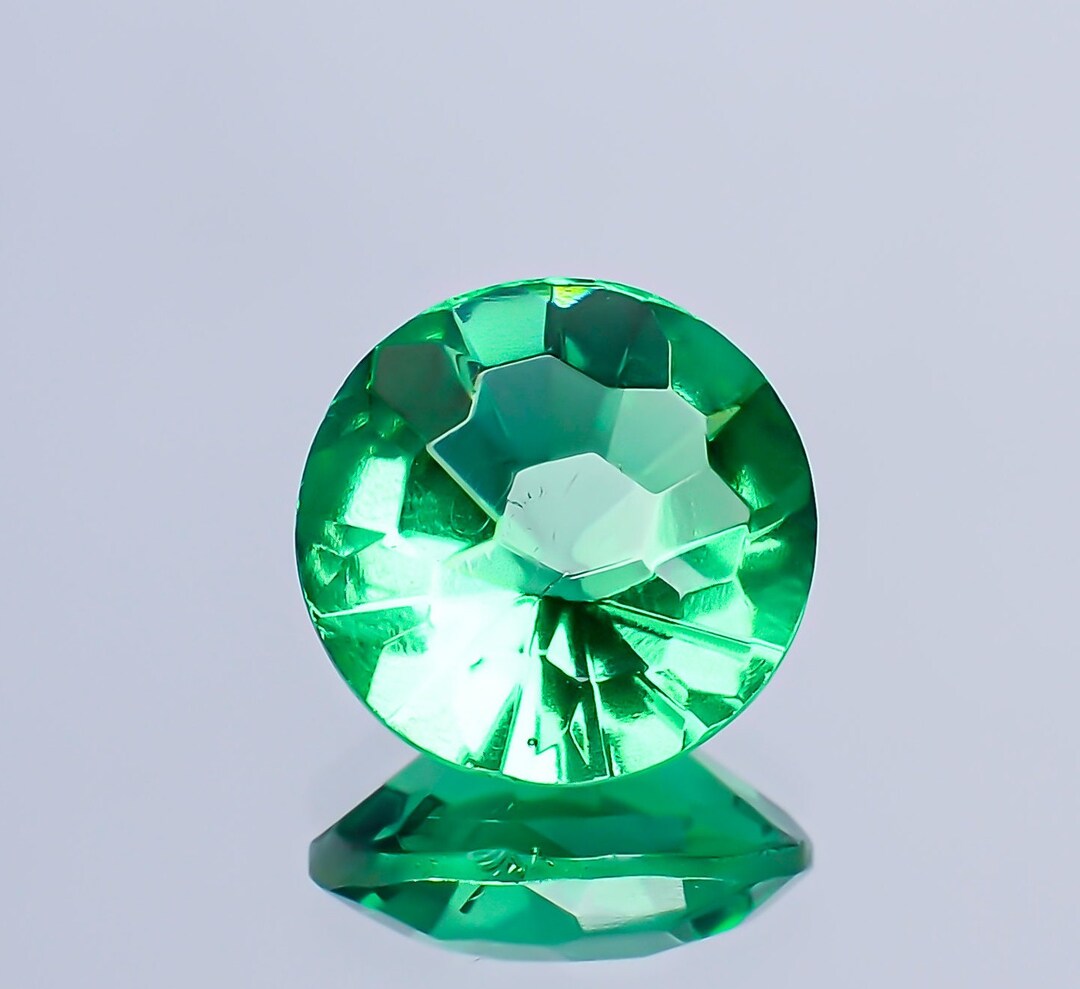 9 Carat Lab Emerald Gemstone: Round Football Cut, 14mm - Etsy