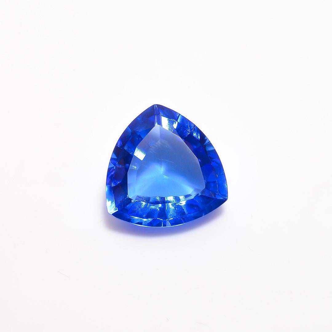 22 Kt. Lab Erstellt Blauer Saphir Cut Trillion Form Geschliffener Stein ...
