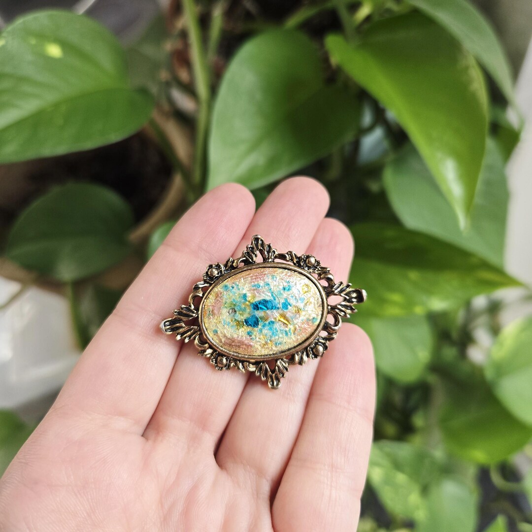 Vintage Gold Painted Cameo Label Brooch Pin - Etsy