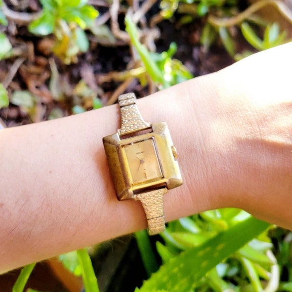 Vintage Seiko Classic Gold Stretch Watch - Gem