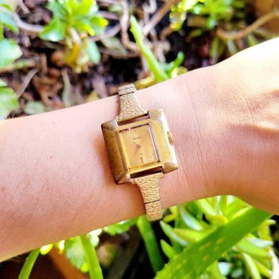 Vintage Seiko Classic Gold Stretch Watch - Gem