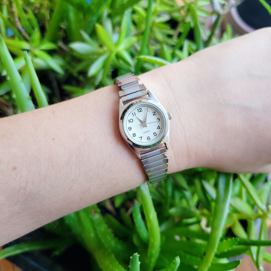 Vintage Classic Silver Quartz Stretch Watch - Etsy