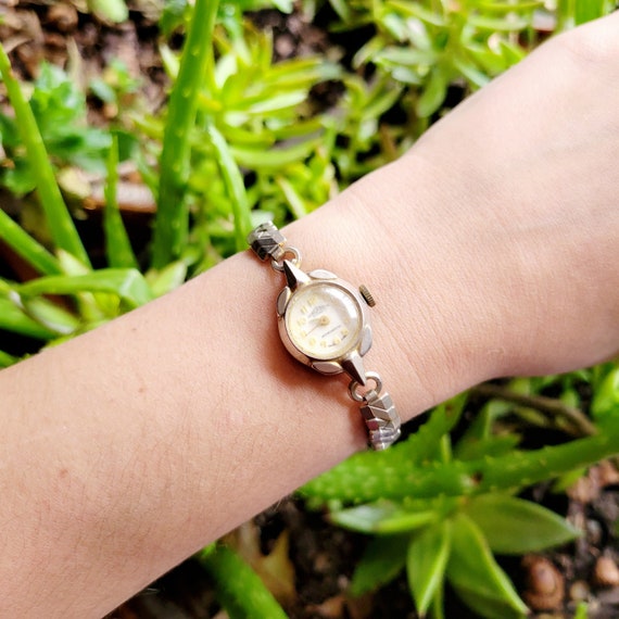 Vintage Swiss Ackro 17 Jewels Dainty Classic Gold & S… - Gem