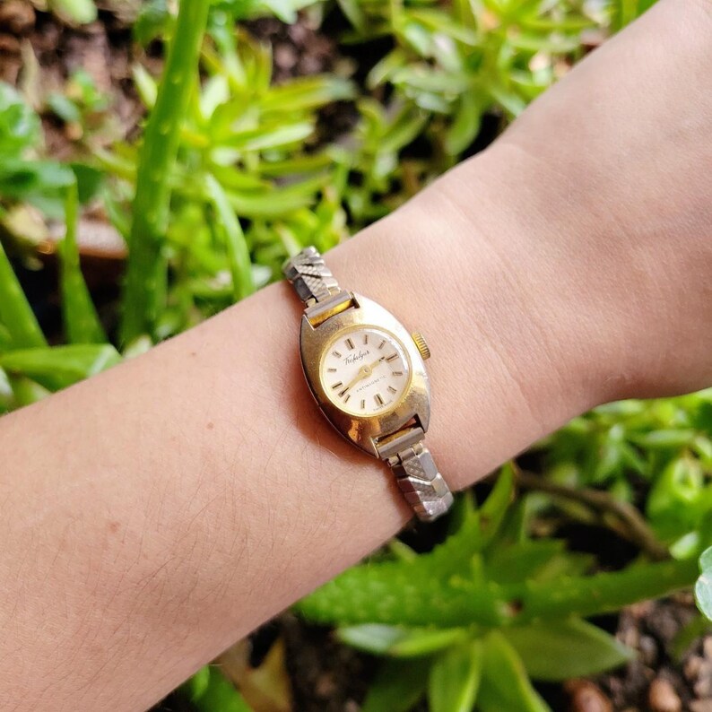 Vintage Swiss Trafalgar Classic Gold & Silver Stretch Watch - Etsy