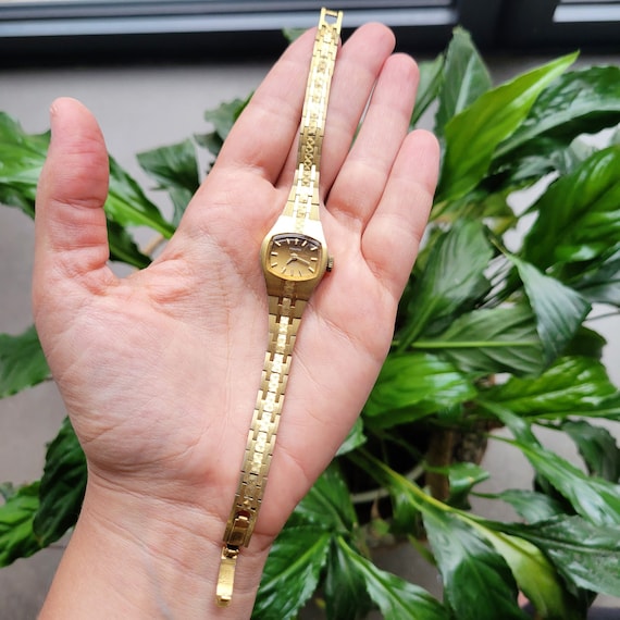 Vintage Perfex 17 Jewels Incabloc Classic Gold Watch - Gem