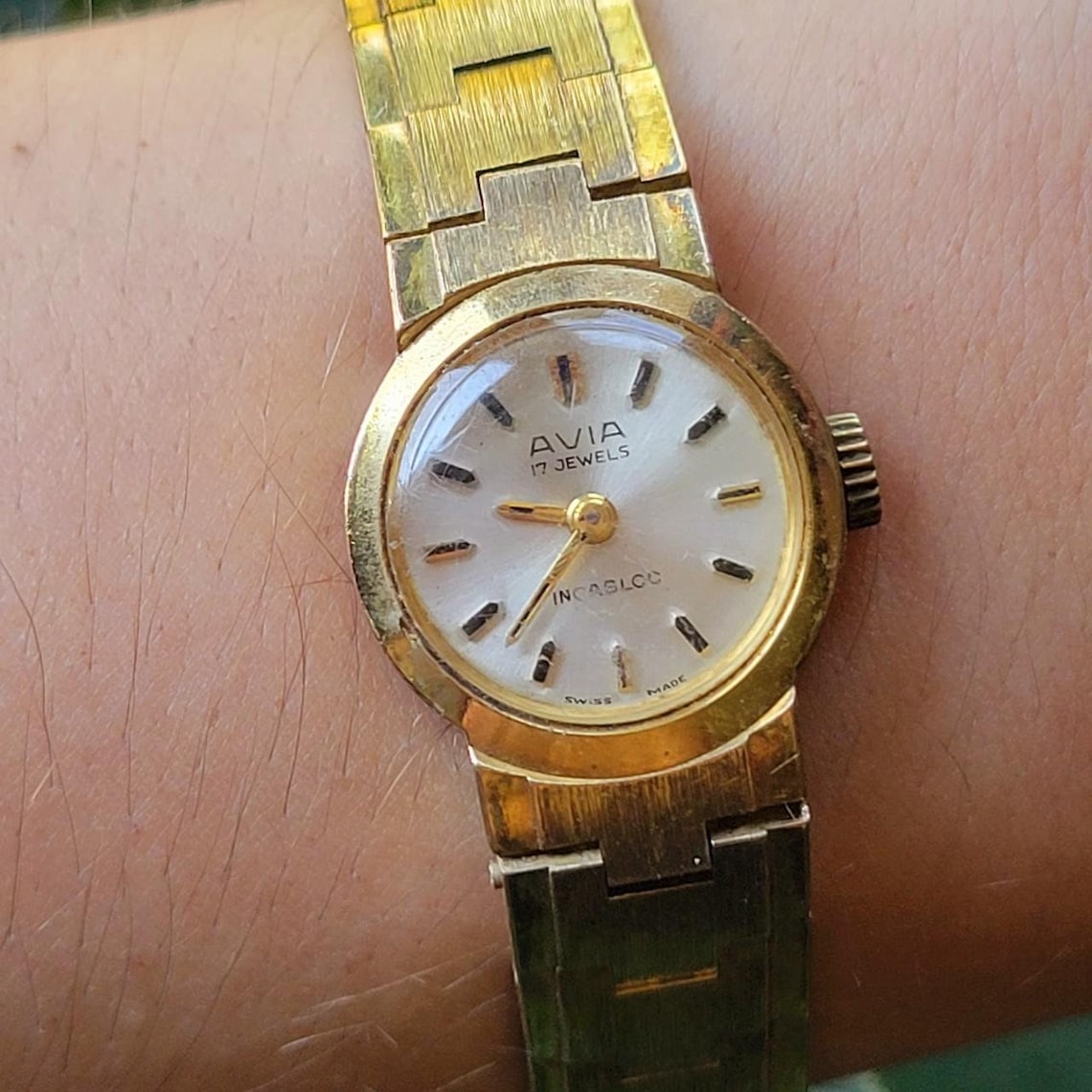 Vintage Dainty Gold Avia 17 Jewels Swiss Made Incabloc Watch - Etsy