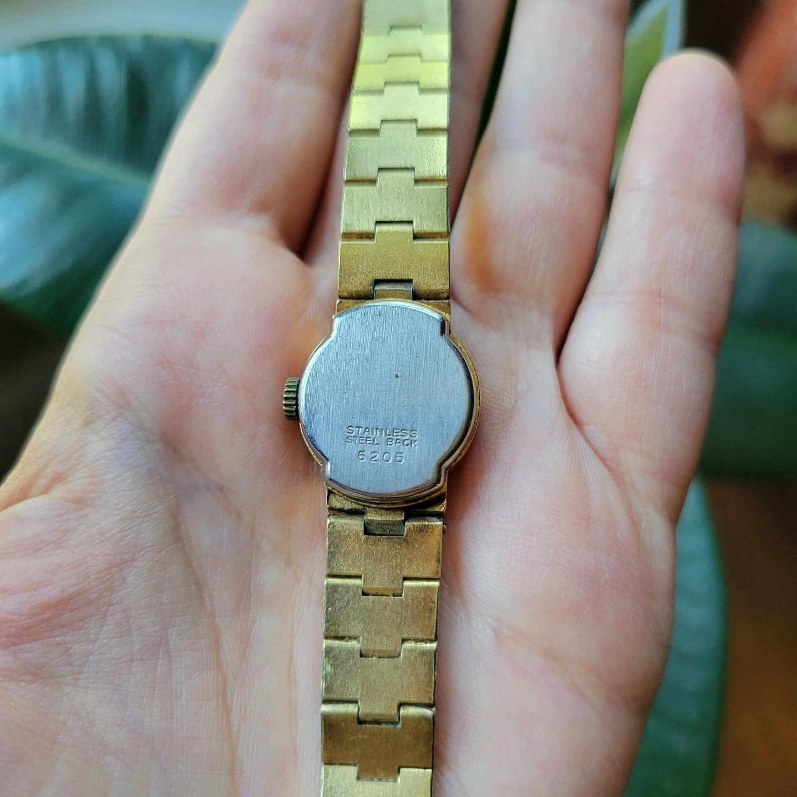 Vintage Dainty Gold Avia 17 Jewels Swiss Made Incabloc Watch - Etsy