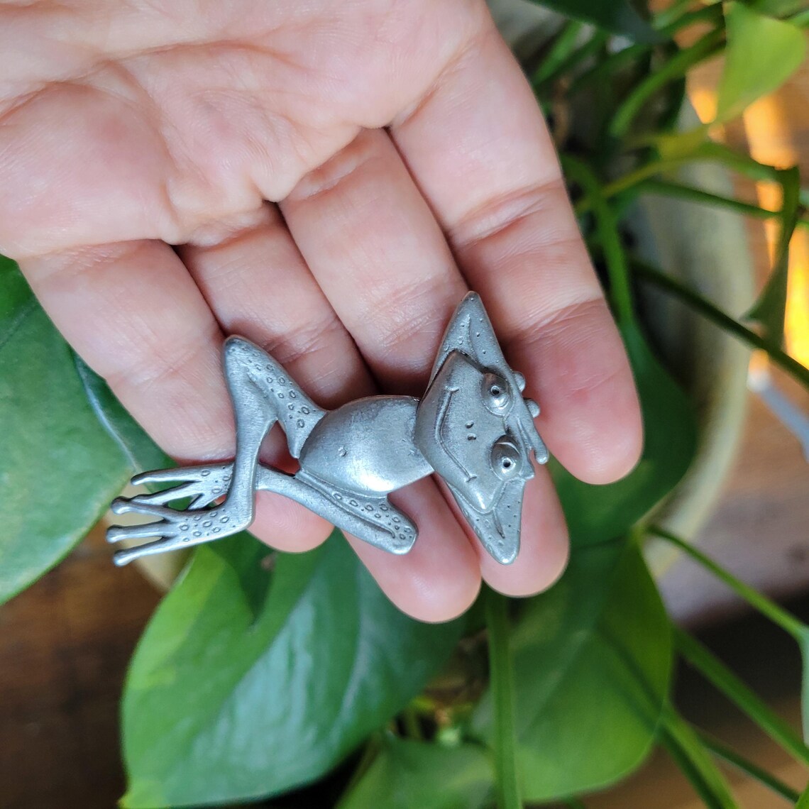 Vintage Mali Signed Pewter Bobblehead Frog Boucher Brooch Pin - Etsy