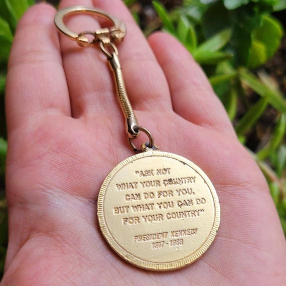 RARE* Vintage Lest We Forget John F. Kennedy Keychain - Gem
