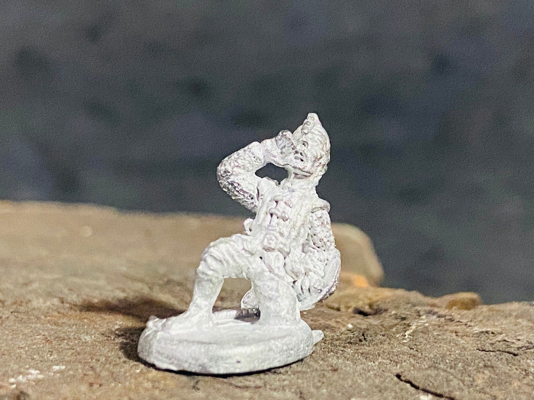 Cowering Victim (vintage Miniature Role-playing Figure) - Etsy