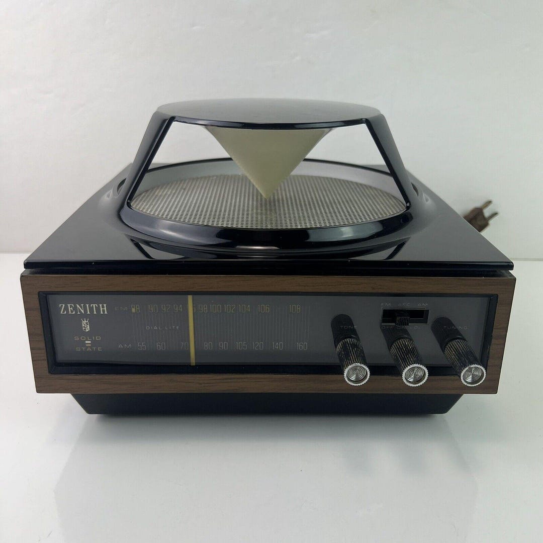 Vintage Mid Century Zenith Circle of Sound A424W Solid State Radio ...