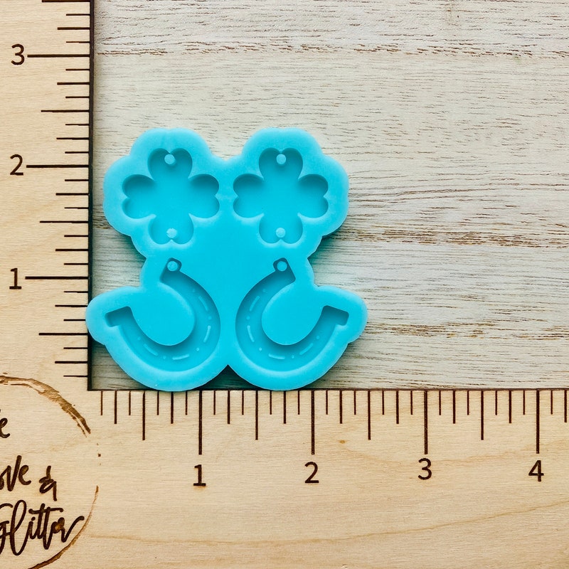 Clover and Horse Shoes - Etsy