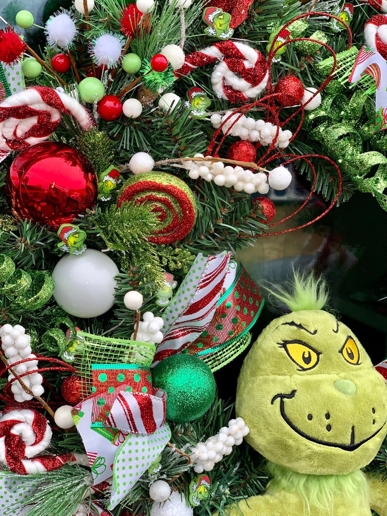 Grinch Wreath // the Grinch Front Door Wreath // Whoville Wreath ...