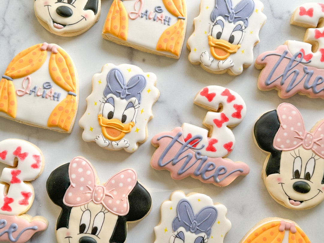 Minnie’s Bow-tique Personalized Sugar Cookies | Minnie Mouse Cookies ...