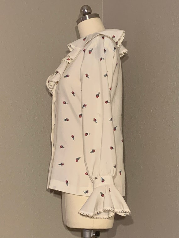 1990's Rosebud Print Blouse with Dramatic Ruffle Neck… - Gem