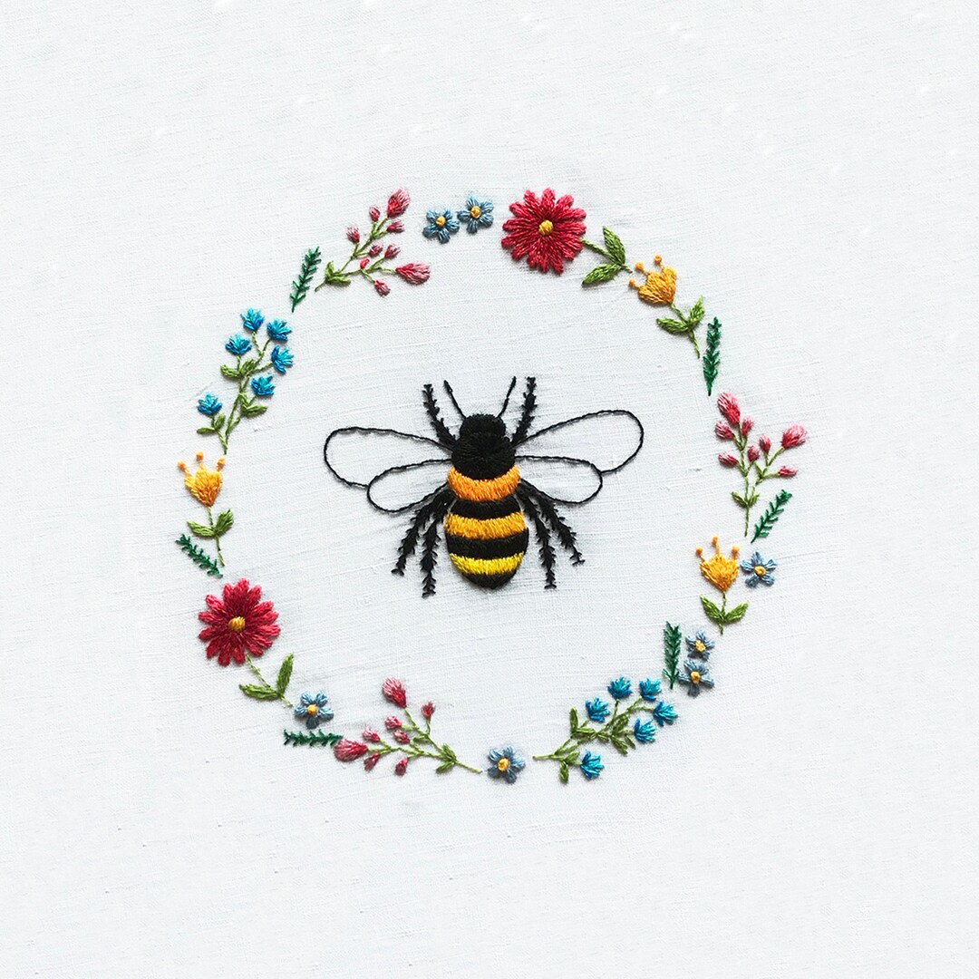Floral Bee Embroidery Pattern | Bee Embroidery Pattern | Flowers ...