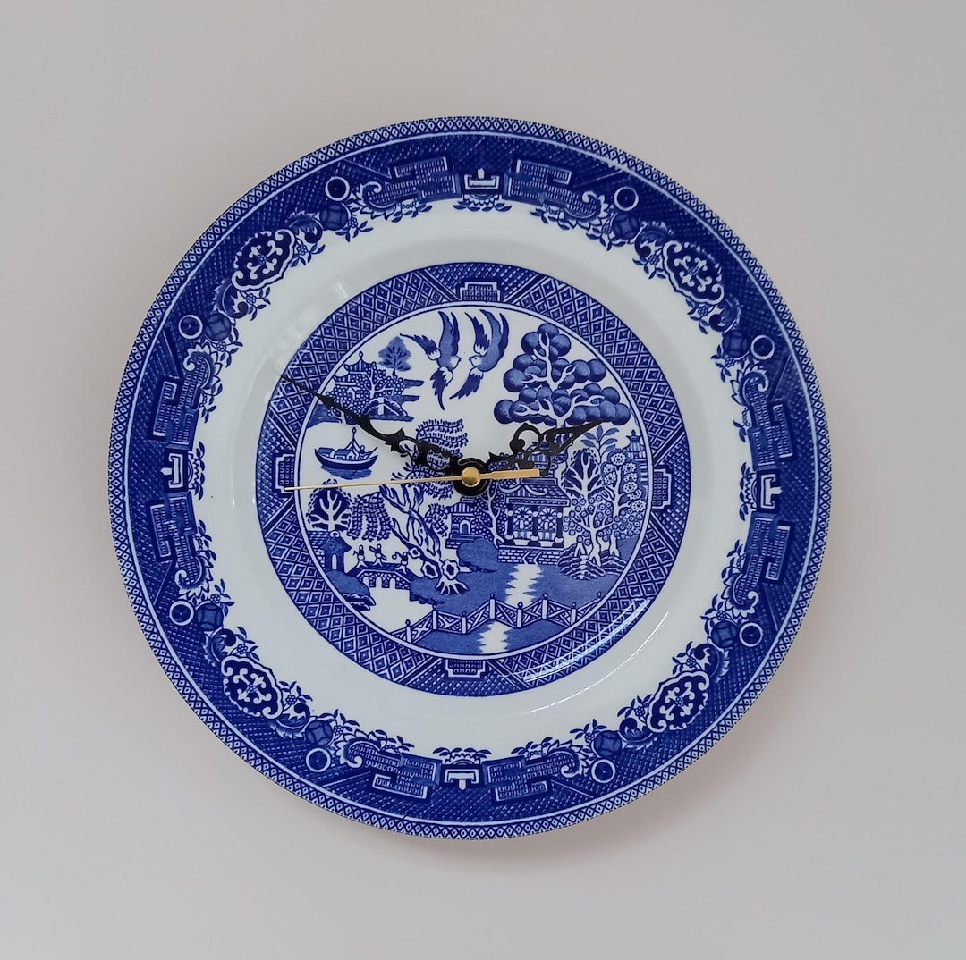 Vintage China Plate Wall Clock: Upcycled Blue Willow Pattern - Etsy
