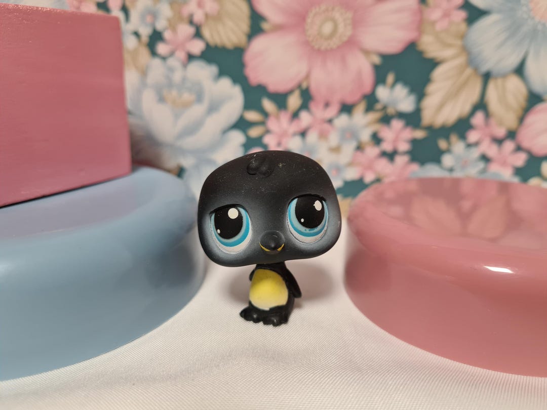 Littlest Petshop Hasbro Figure #389 Penguin Collectible Retro Toy ...
