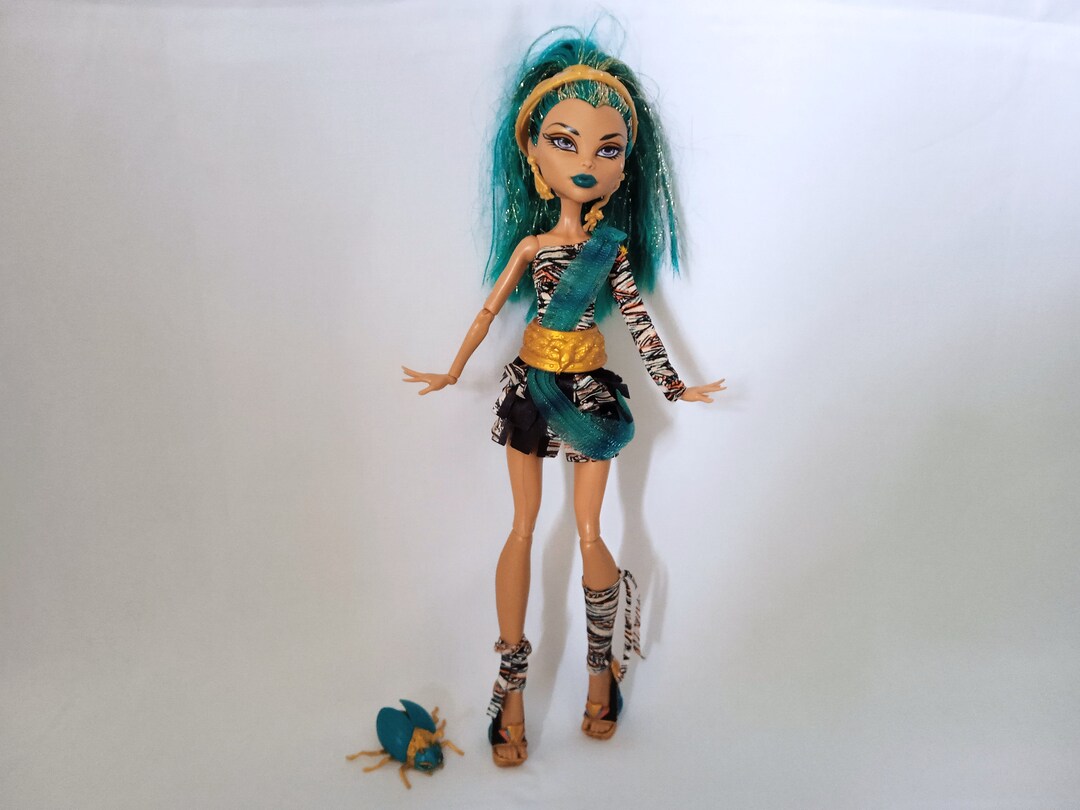 Monster High - Nefera De Nile With Pet Scarab Beetle Azura - Mattel ...