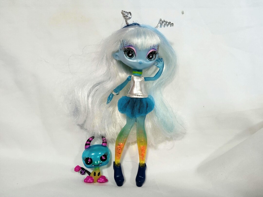 Novi Stars Una Verse MGA Entertainment Collectible Doll Toy Retro ...