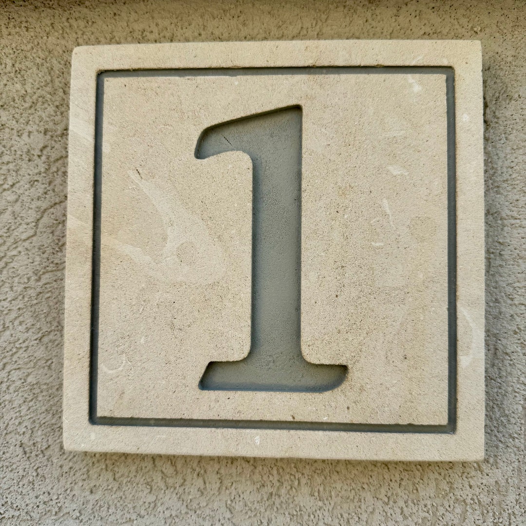 Numero civico in pietra leccese, lavorato a mano, personalizzato - Etsy ...