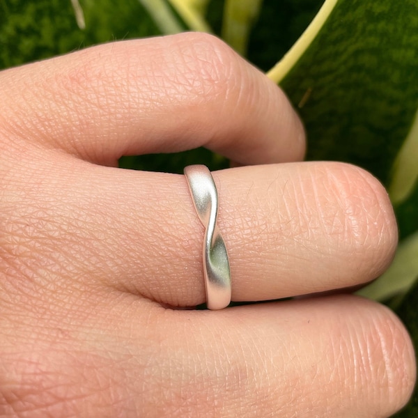 Mobius Ring - Etsy