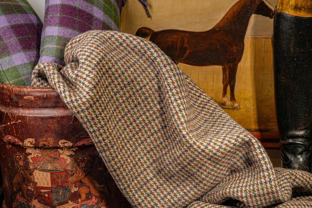 Stately Houndstooth Pattern Vintage Scottish Tweed Fabric 100% Wool ...