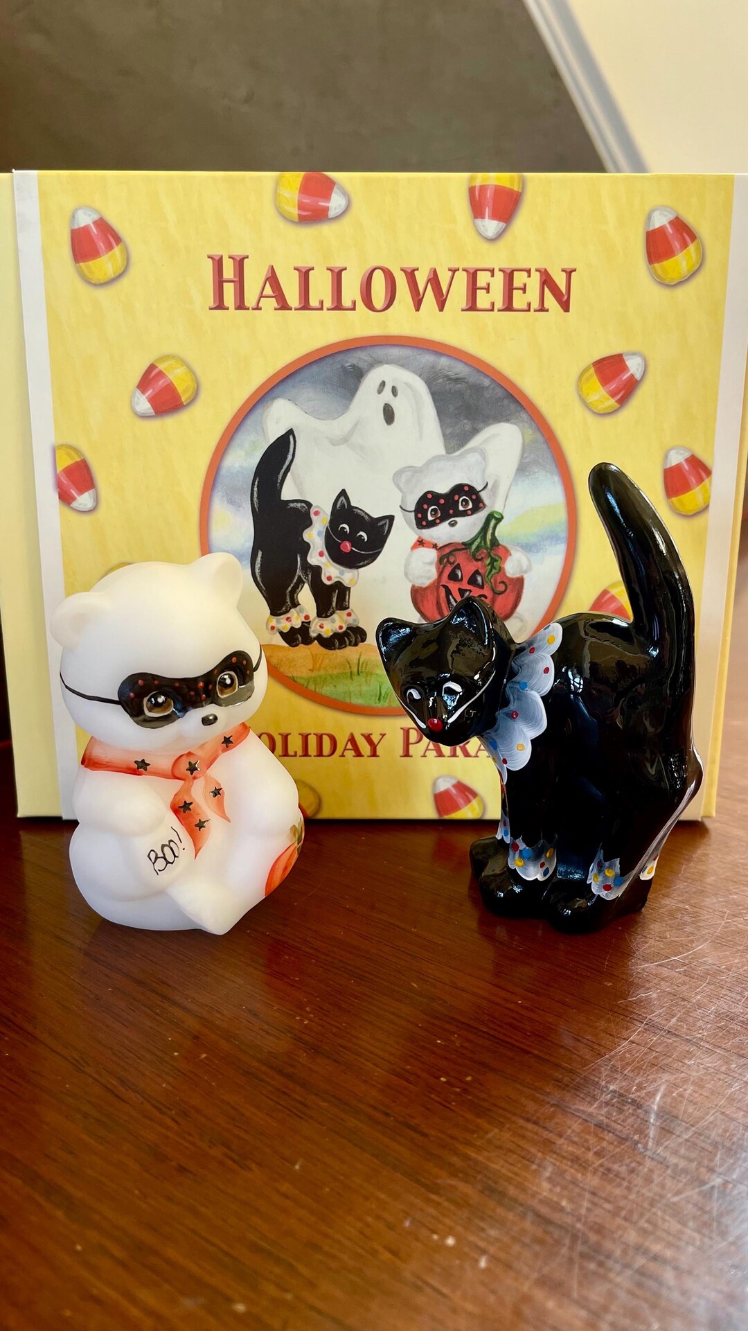 Fenton Halloween Holiday Parade Hand Painted Scaredy Cat and Bear Mint ...