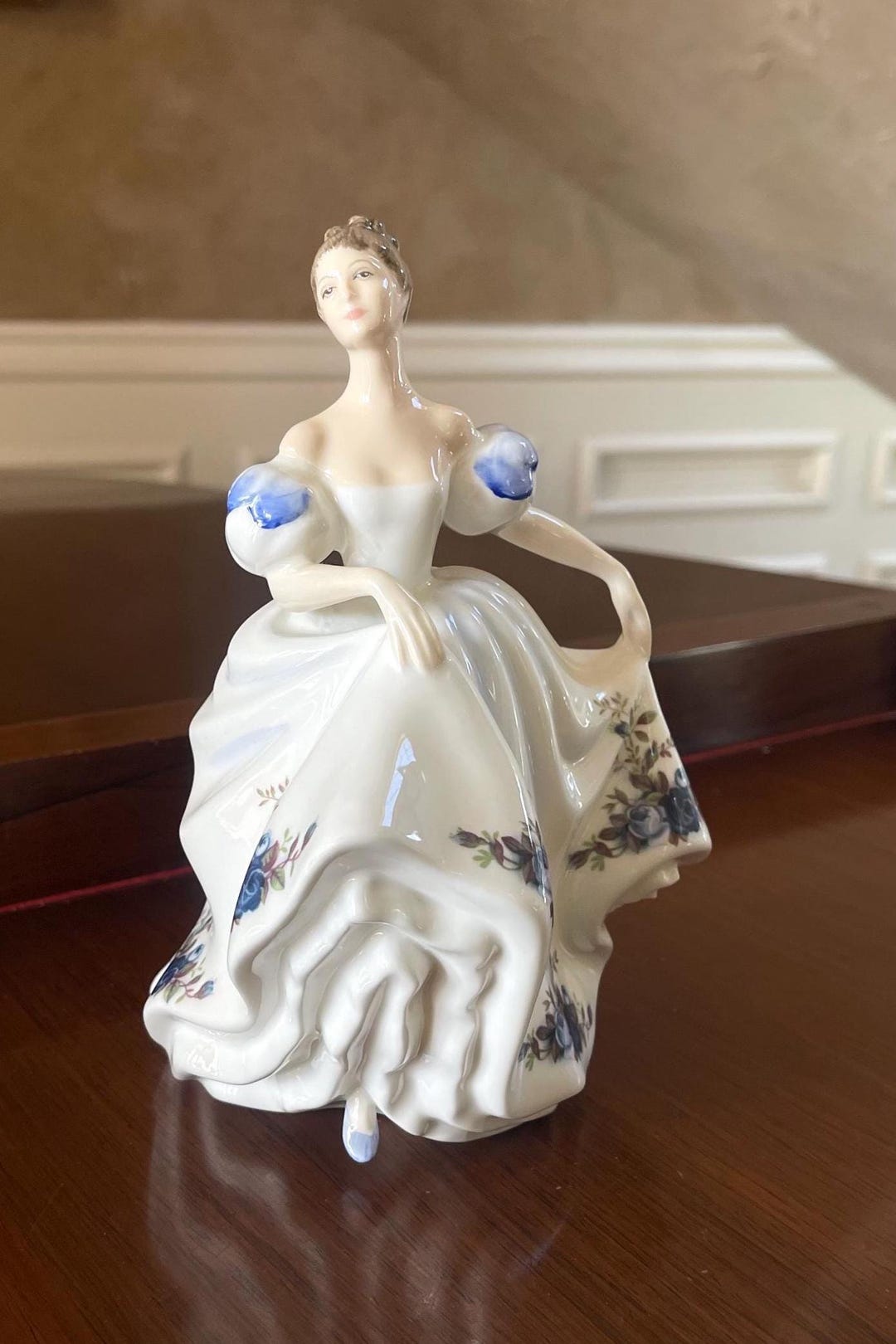 Royal Doulton beatrice Figurine HN3263 Royal Albert Moonlight Rose ...