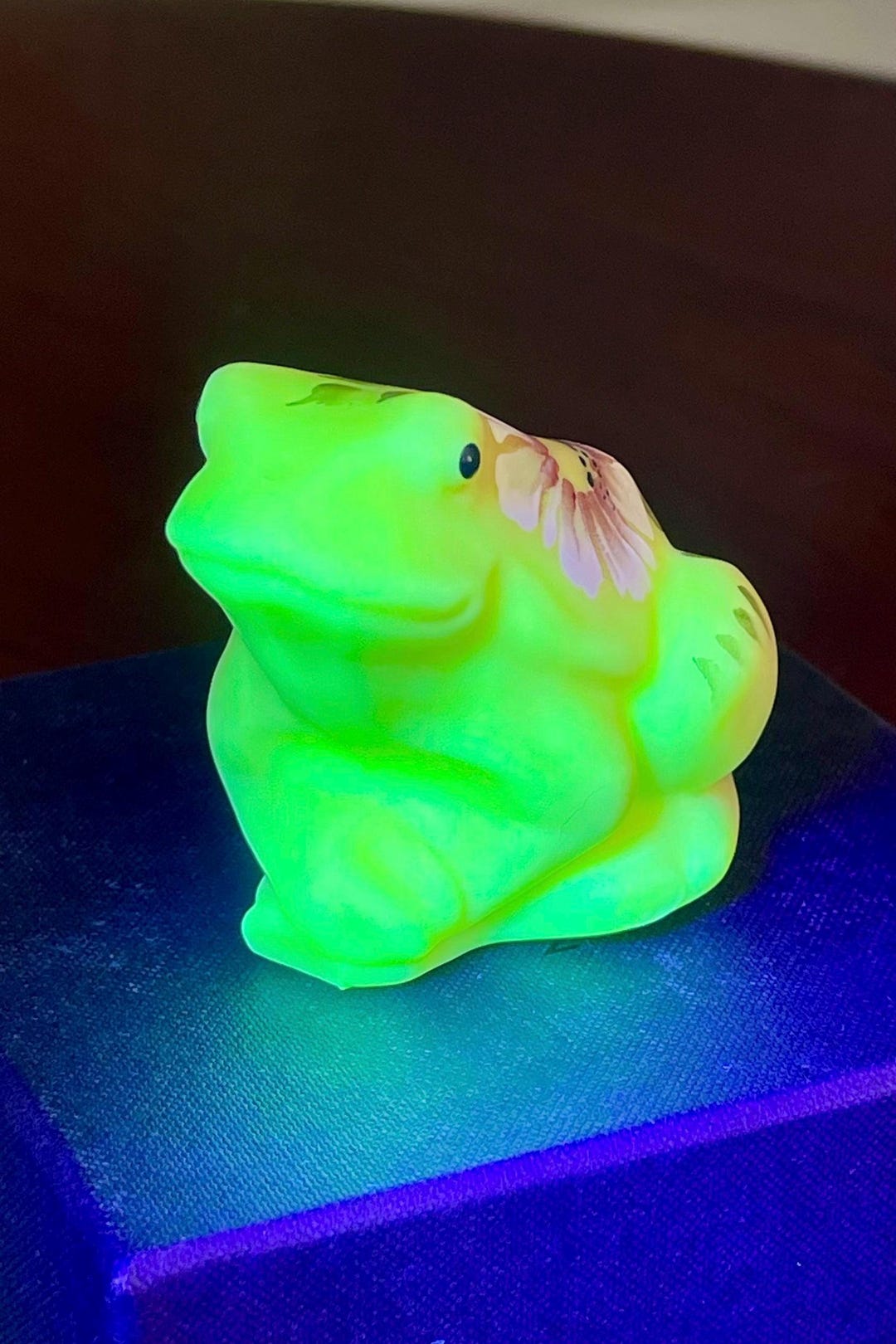 Fenton Uranium Burmese Glass Hand Painted Frog Figurine Paperweight ...