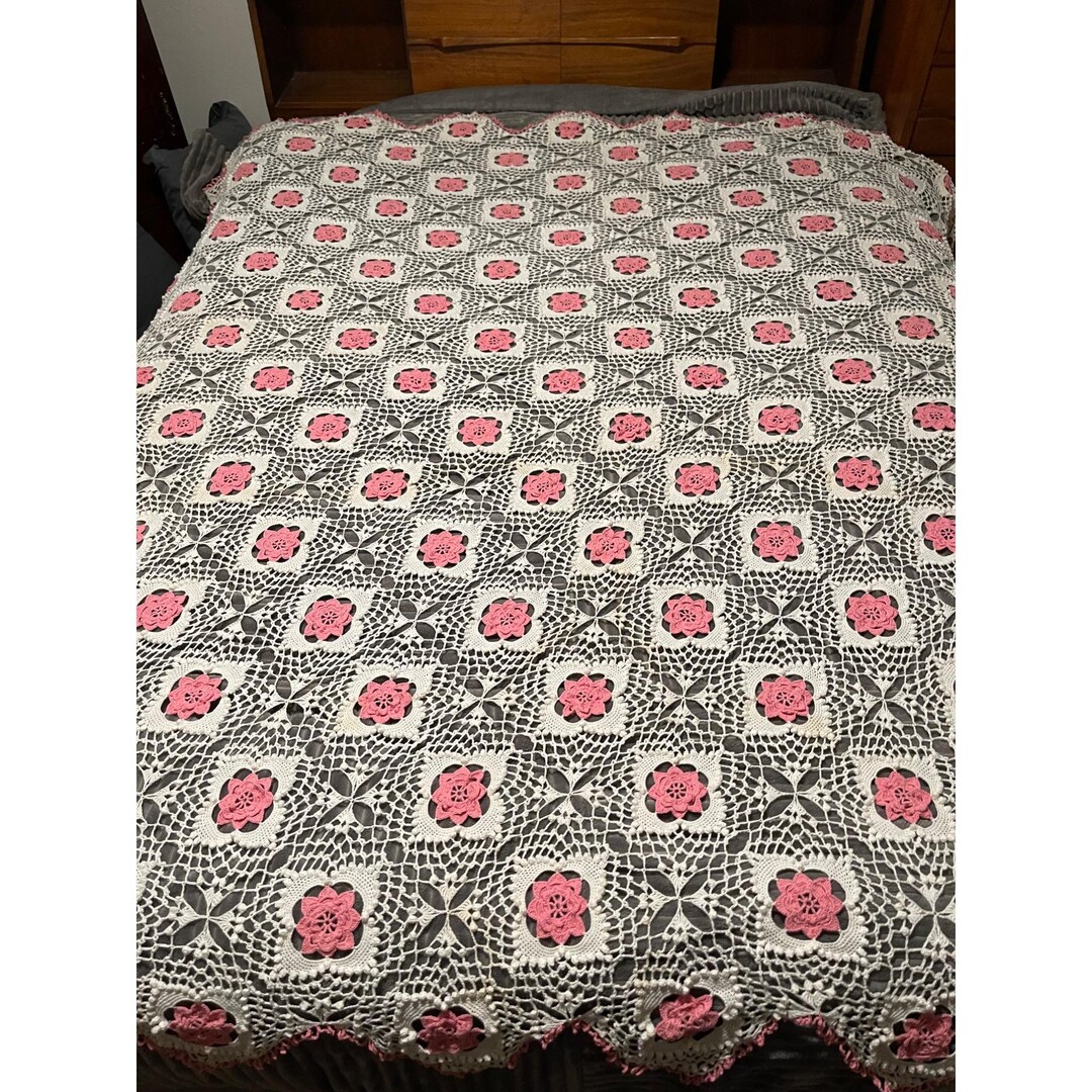 Bedspread 3D Looking Pink Raised Rosette Handmade Queen 81