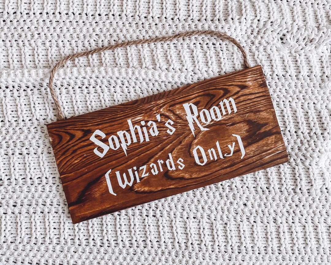 Custom Wizard Name Sign / Wizards Welcome Sign - Etsy