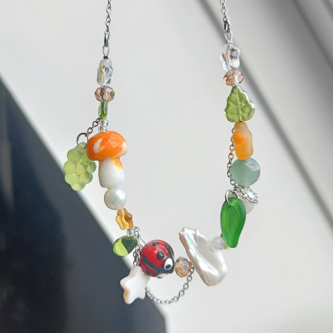 LADYBUG CHAIN NECKLACE Green and Red Beaded Chain Necklace With Ladybug ...