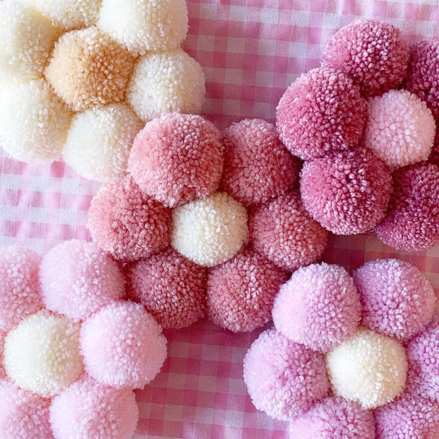 Pom Pom Daisy Flower Wall Hanging - Etsy UK