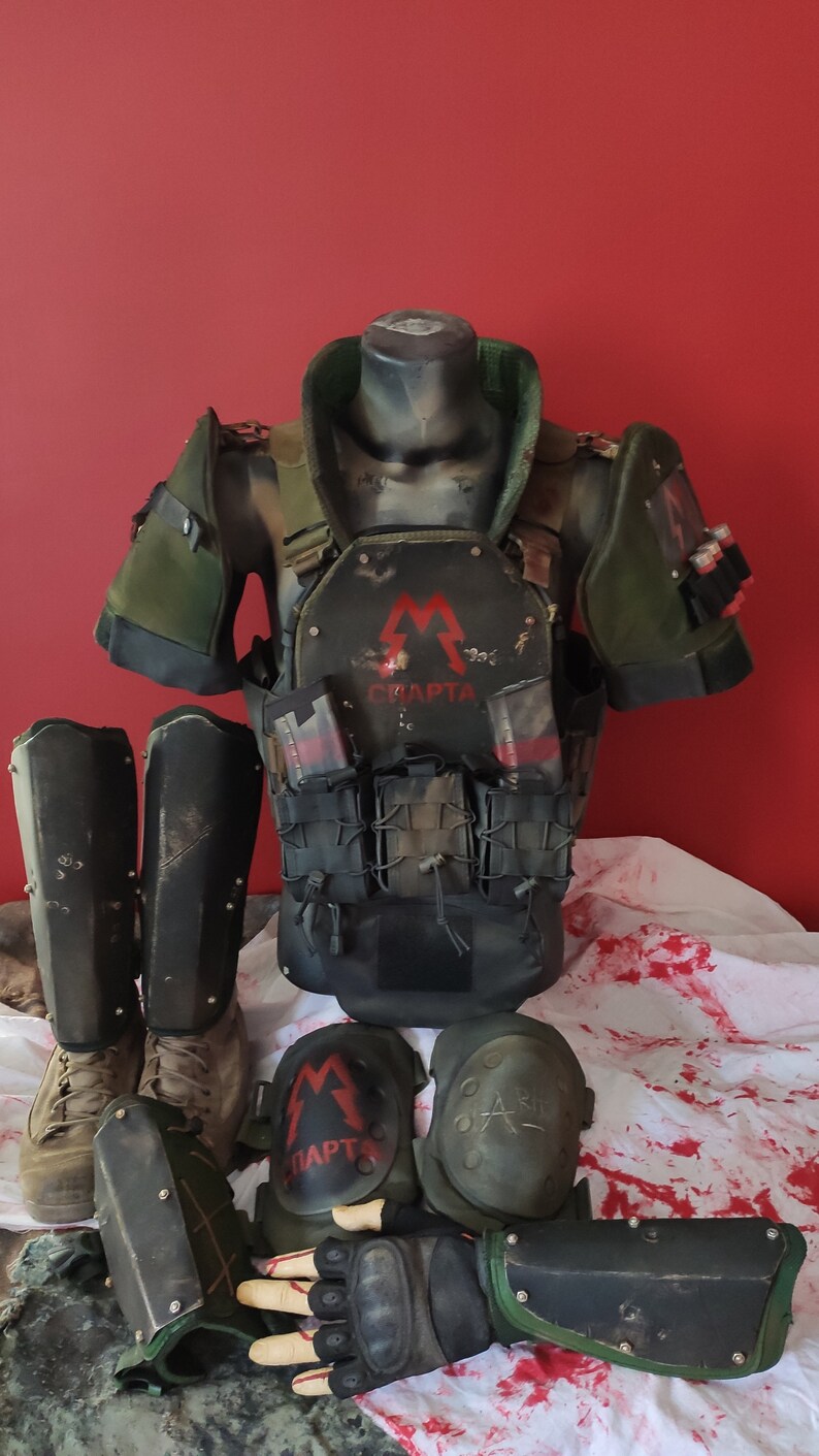 Battle-worn armor Postapocalyptic Juggernaut Sci-fi Cyberpunk Wasteland ...