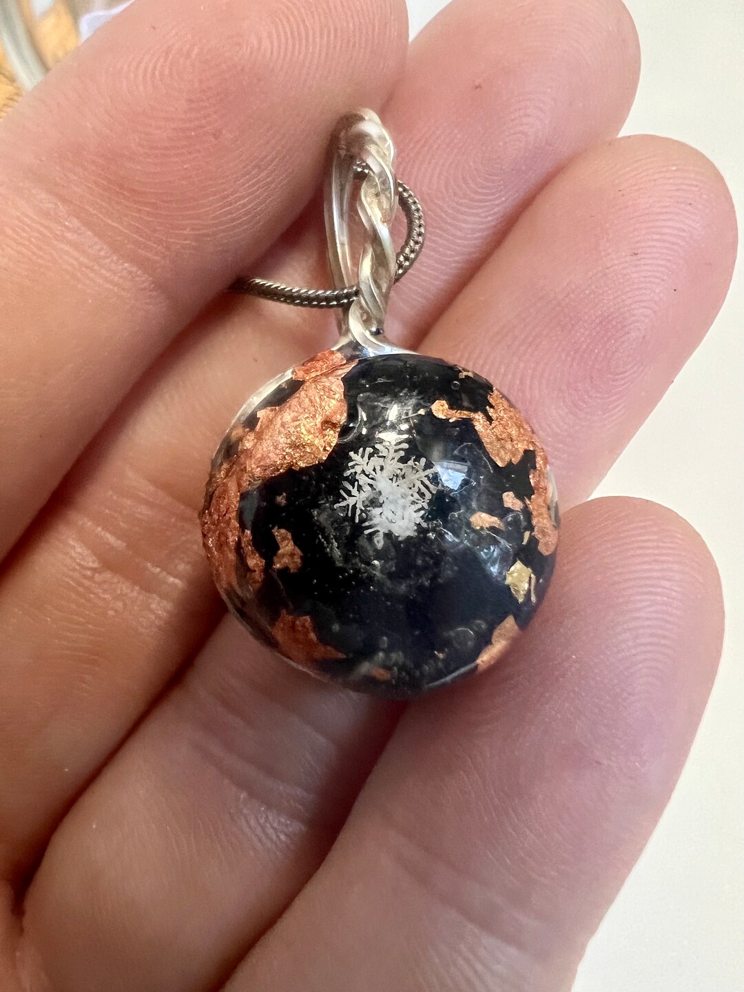 Real Snowflake Preserved - Artist Danielle Oliver - Captured Real ...