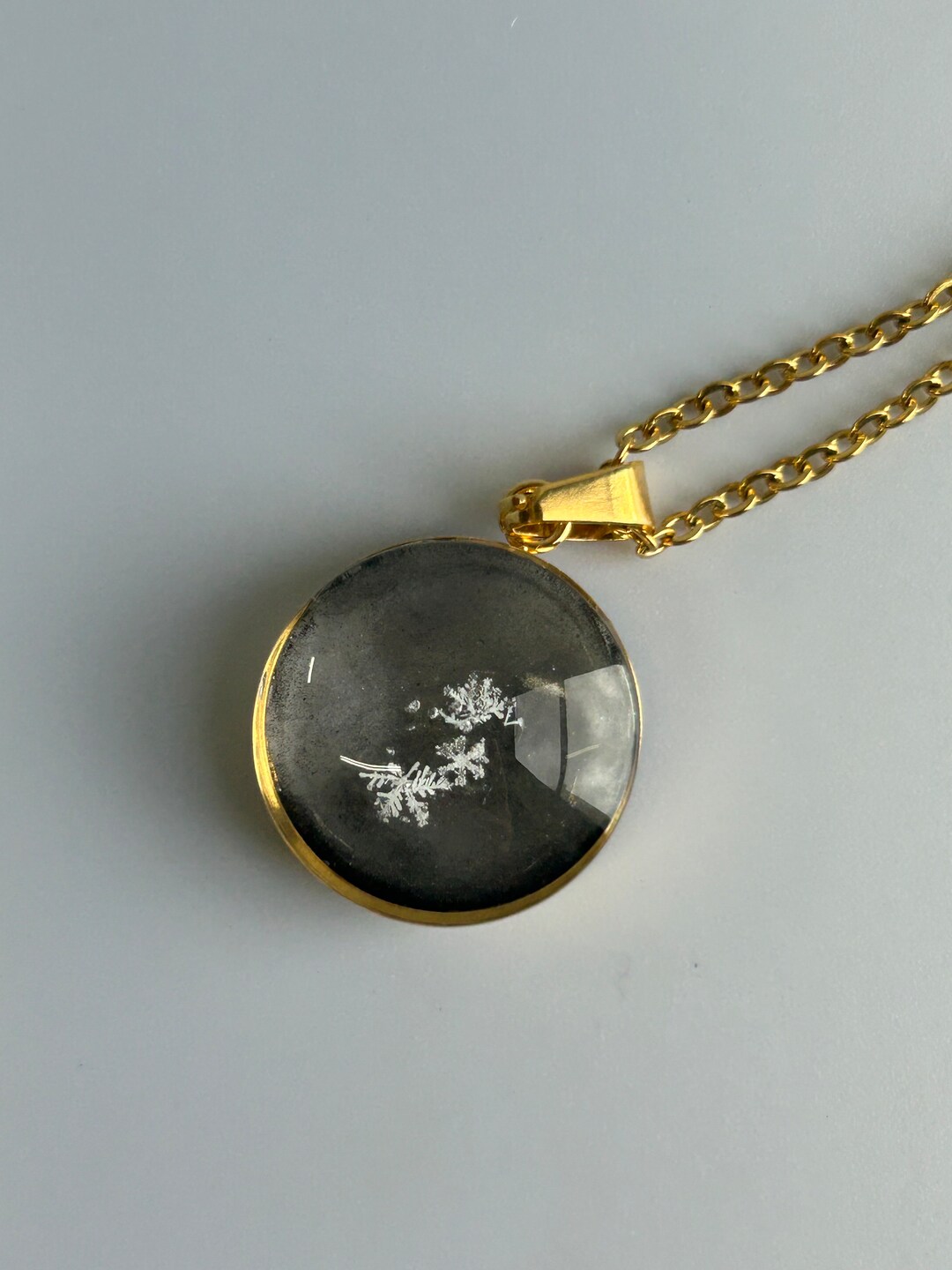 Real Snowflake Preserved - Artist Danielle Oliver - Captured Real ...