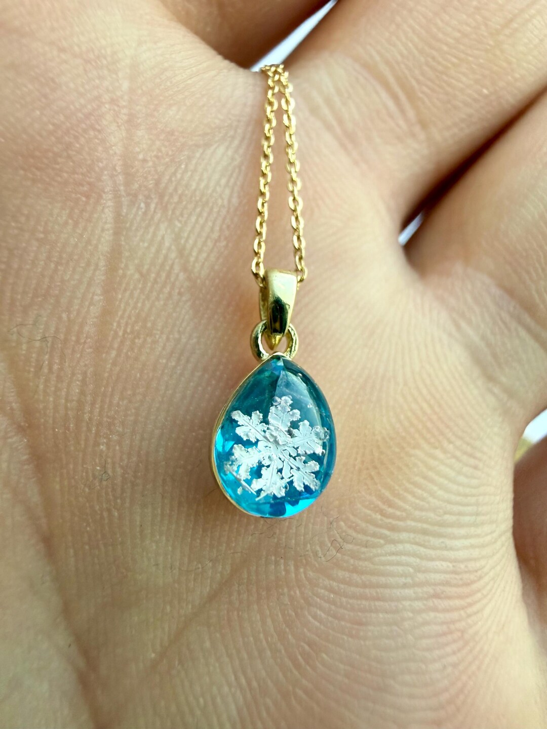 Real Snowflake Preserved - Artist Danielle Oliver - Captured Real ...