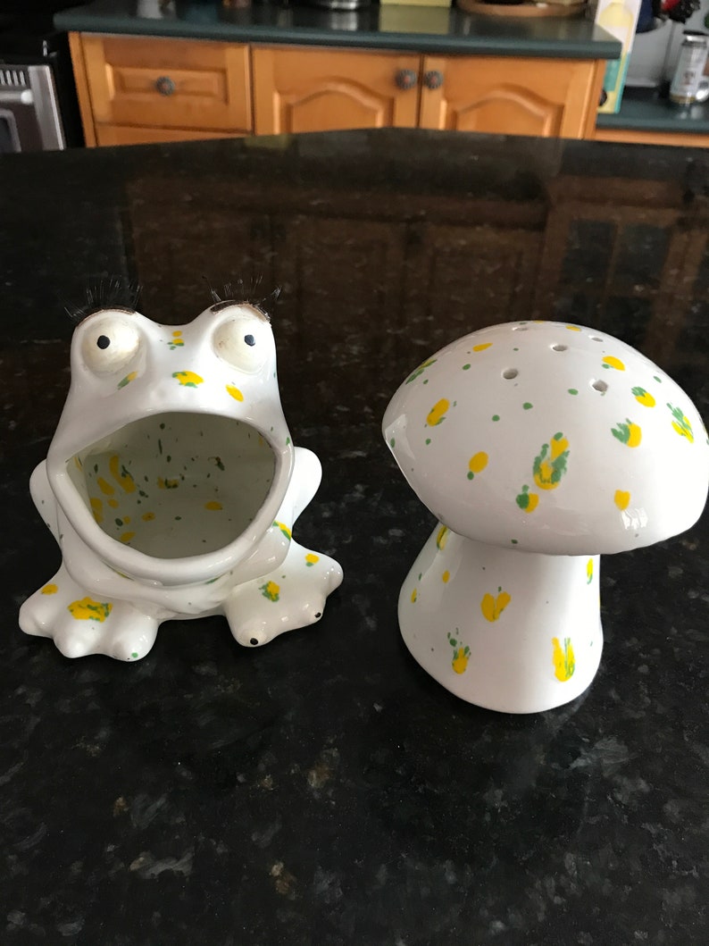 Vinage Ceramic Frog and Mushroom Scrubby and Shaker Sink Set, Hand ...