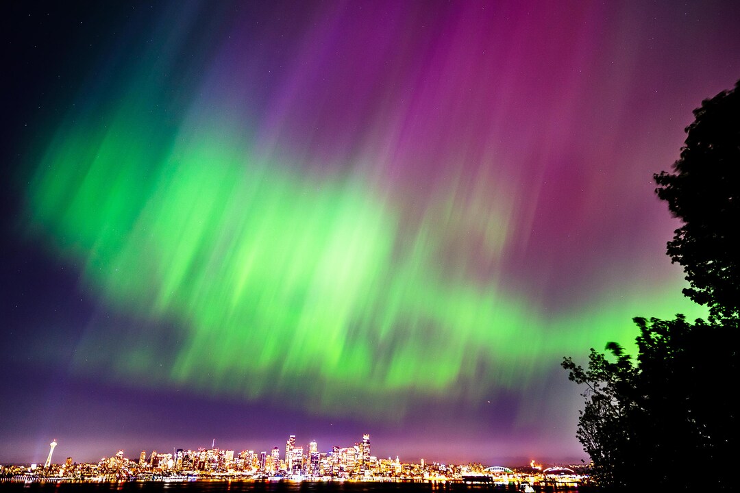 Aurora Over Seattle Option 1 Photo Print - Etsy