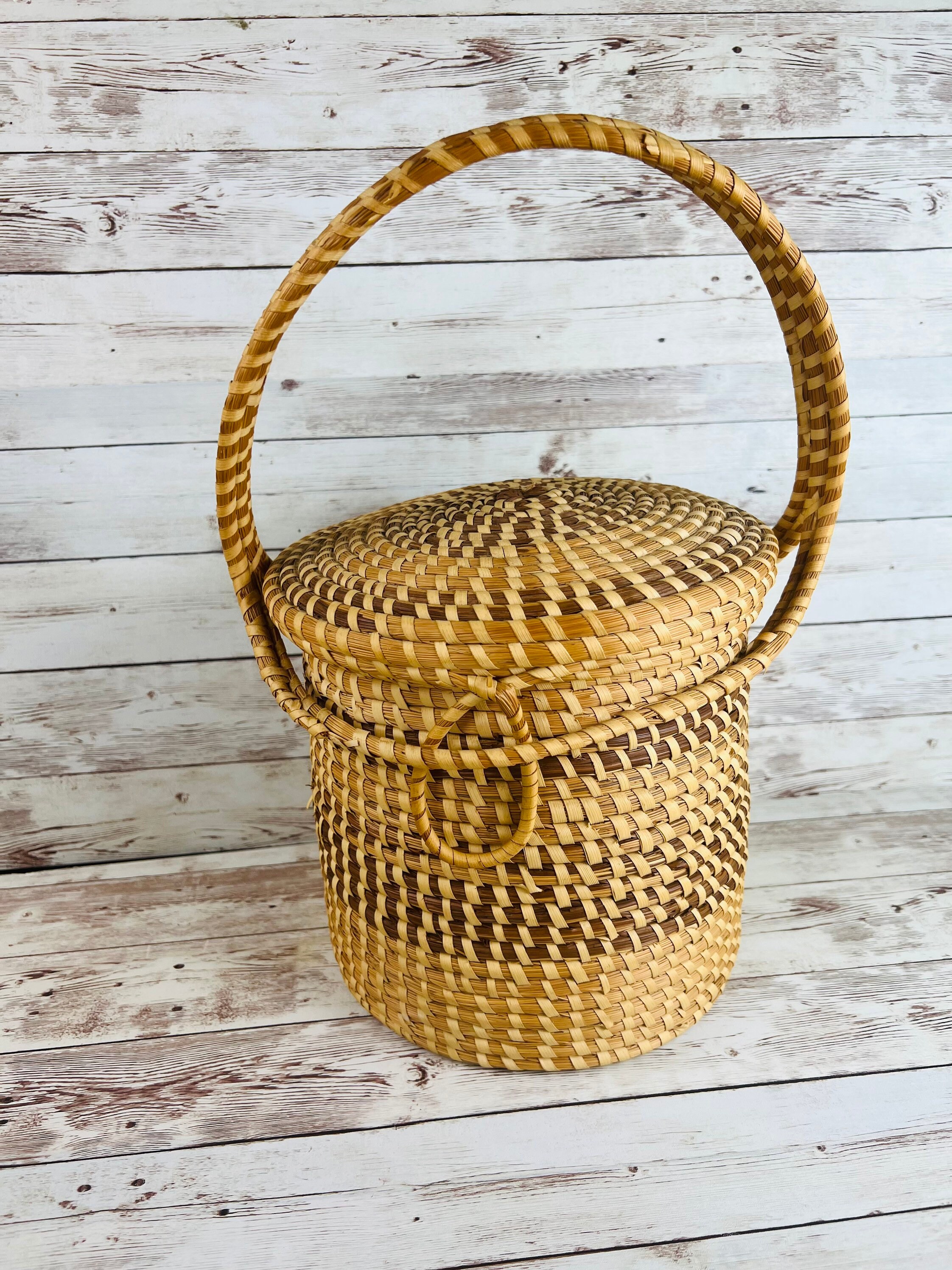 Vintage Large Oval Wicker Basket With Top Lid / Storage/ Organizer ...