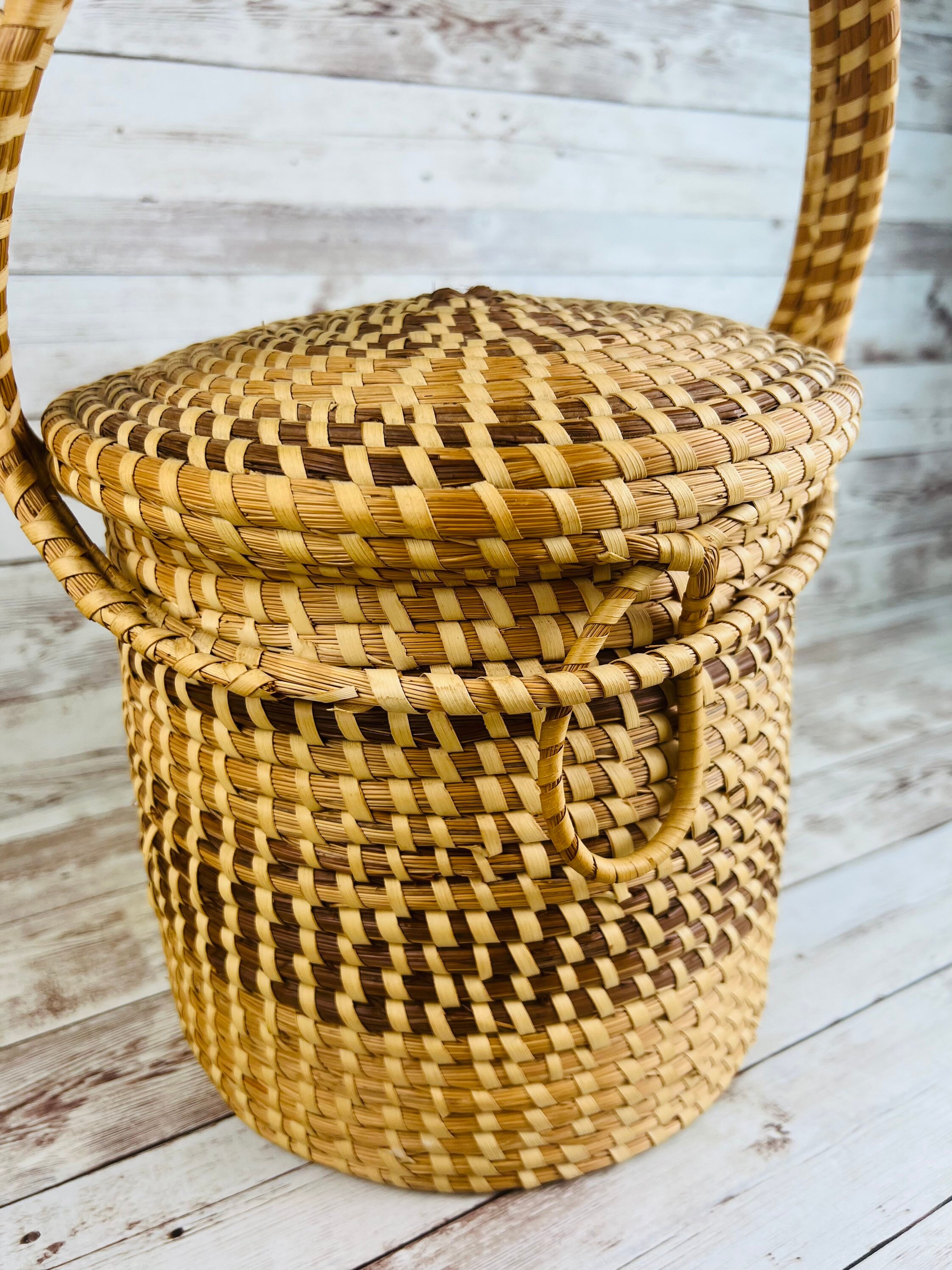 Vintage Large Oval Wicker Basket With Top Lid / Storage/ Organizer ...
