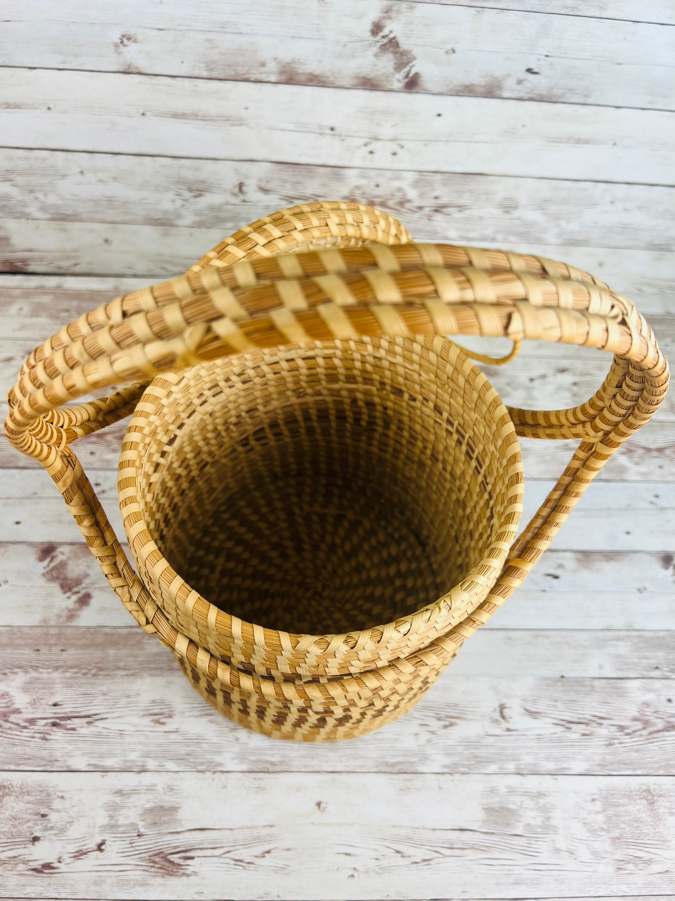 Vintage Large Oval Wicker Basket With Top Lid / Storage/ Organizer ...