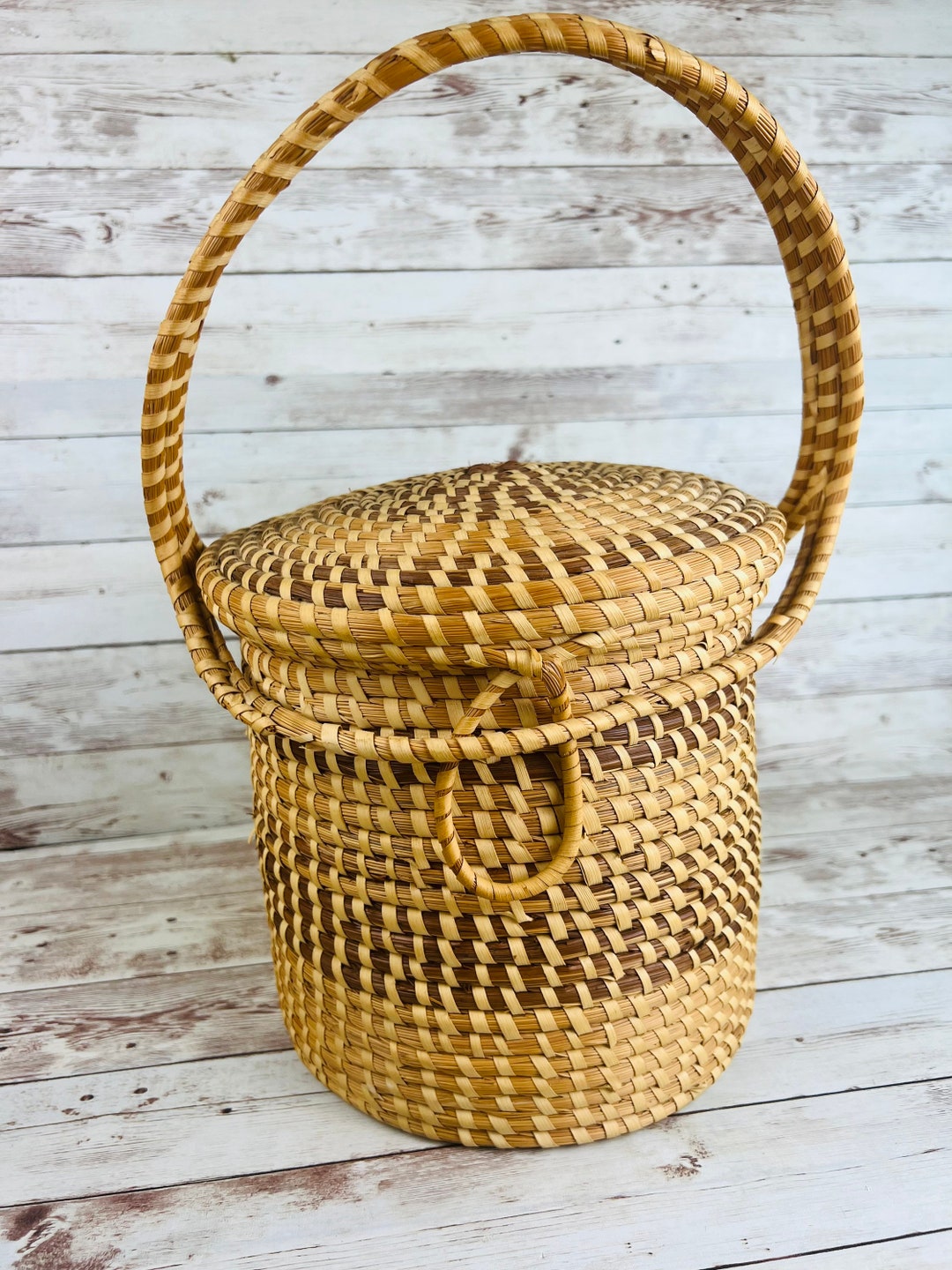 Vintage Large Oval Wicker Basket With Top Lid / Storage/ Organizer ...