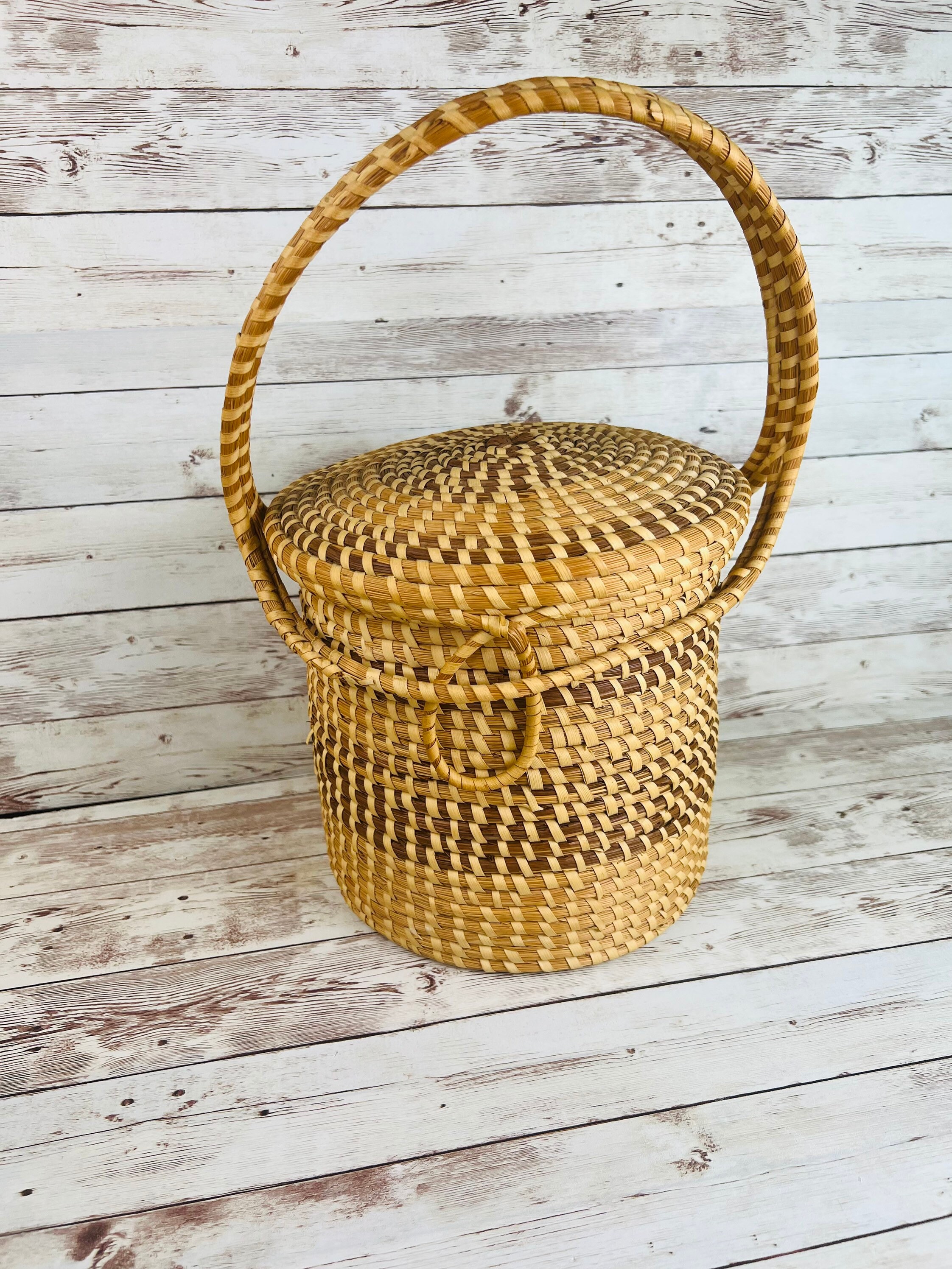 Vintage Large Oval Wicker Basket With Top Lid / Storage/ Organizer ...