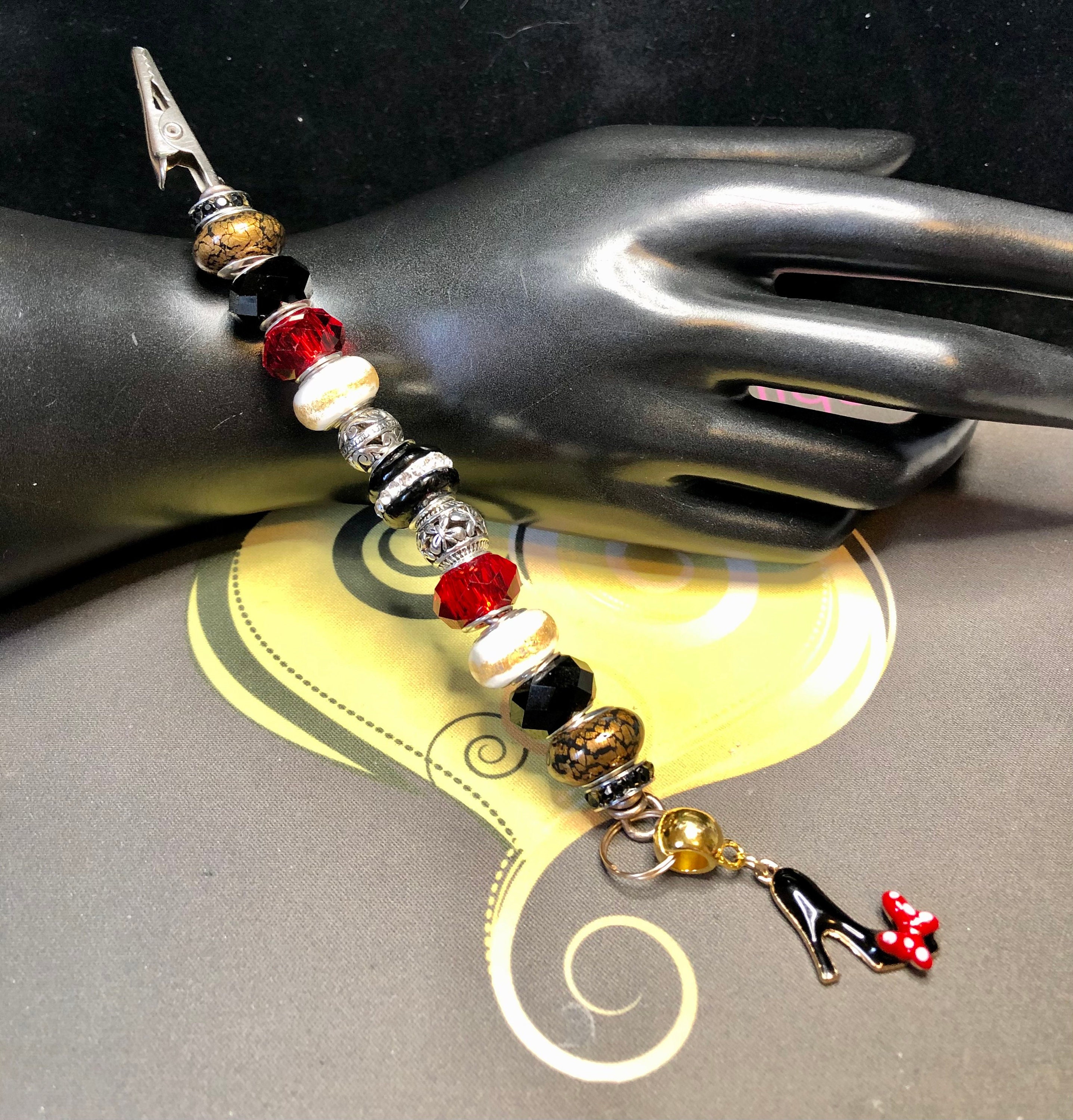 Bracelet buddy clasp assistant. herb holder Card holder - Etsy.de