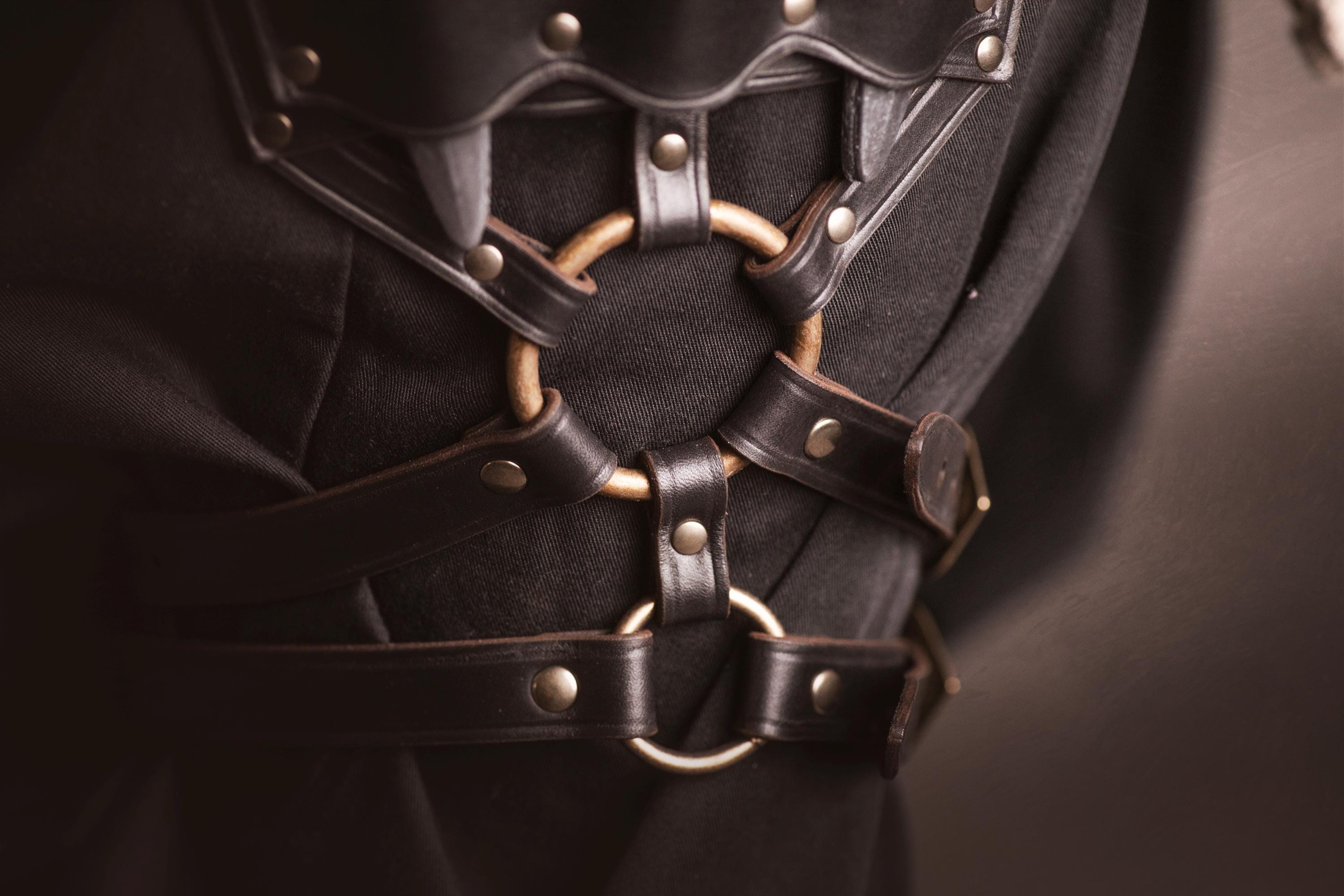 Leather Thigh Holster: Assassin LARP Kunai Sheath, Knives Included - Etsy