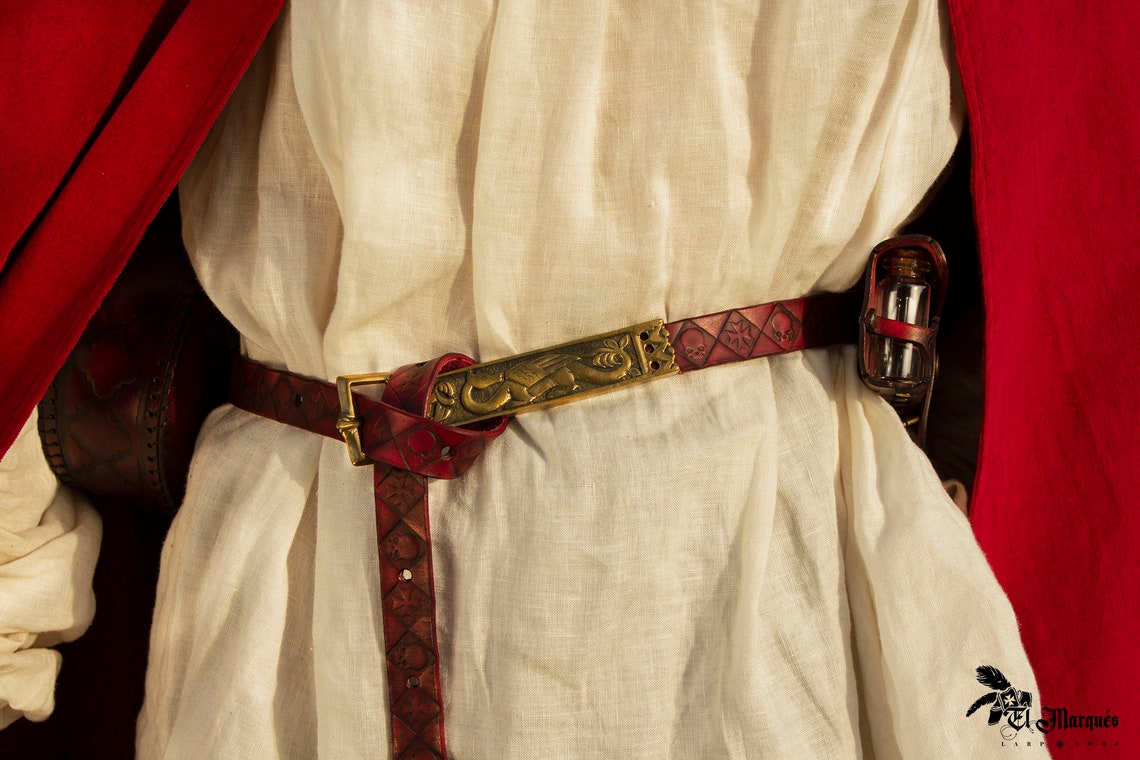 Red Medieval Leather Belt. Renaissance Belt for Larp - Etsy