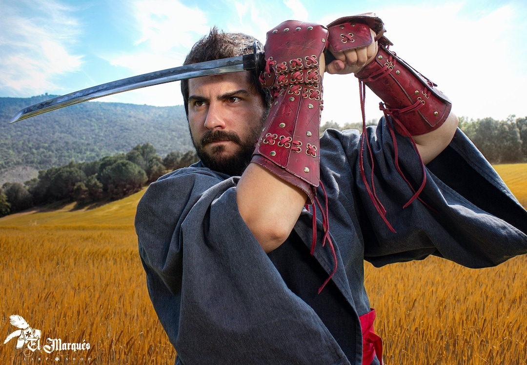 LARP Japanese Warrior. Samurai Armour Gauntlet. Samurai Bracers in Red ...